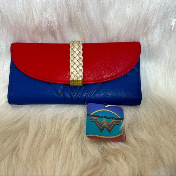 Loungefly | Bags | Loungefly Dc Comics Wonder Woman Accordian Wallet ...